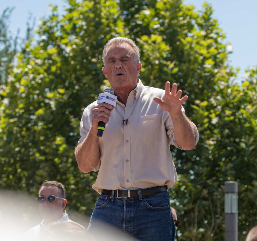 Former HHS Secretary Under Obama Condemns RFK Jr. | Daily Chive